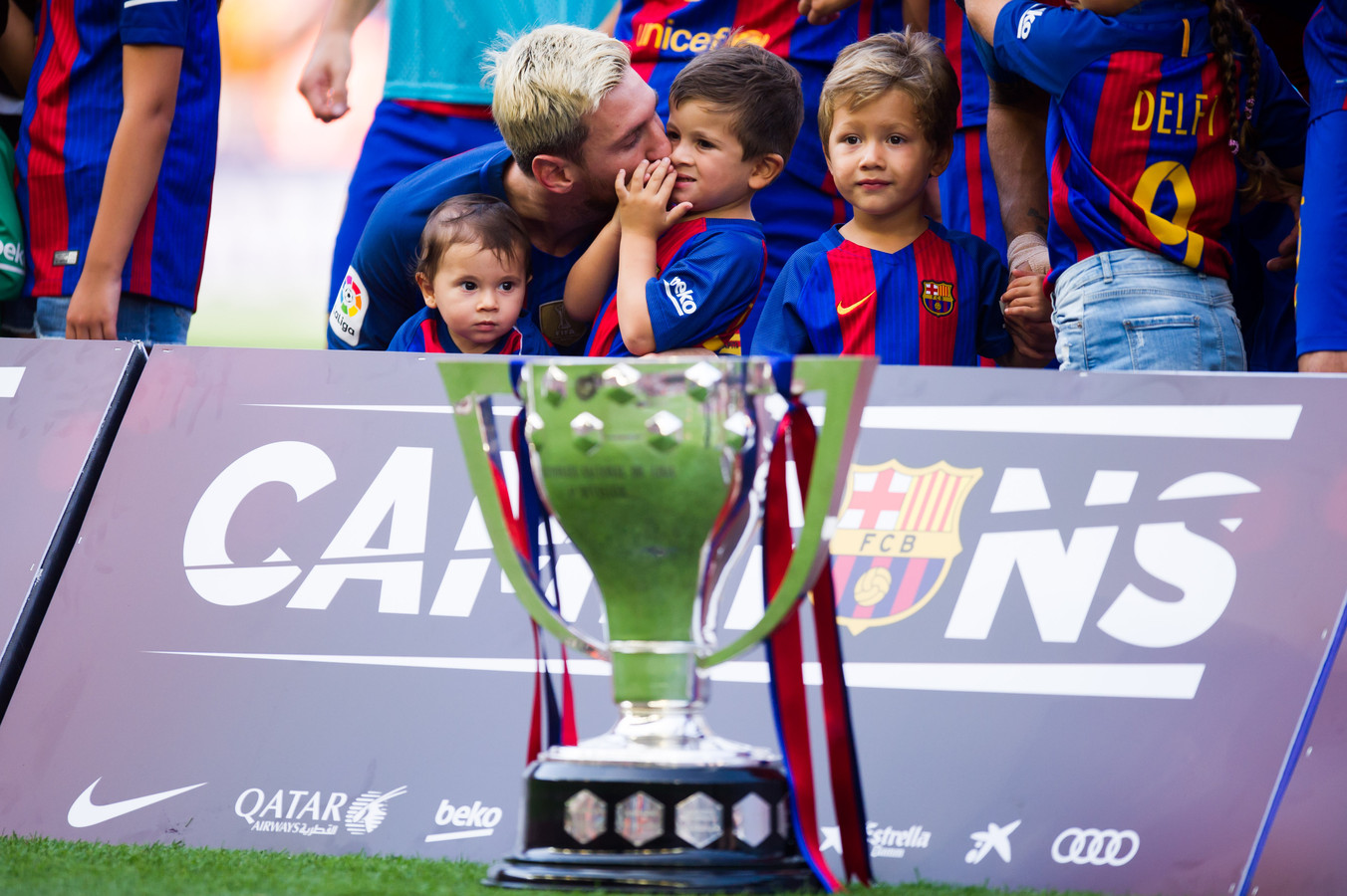Zoon van Messi start bij jongste ploeg Barcelona | Foto | AD.nl