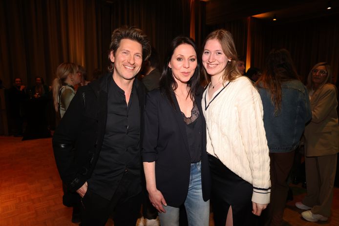 Dochter van Kristel Verbeke en Gene Thomas verzorgt voorprogramma van haar papa op Parkies | BV ...