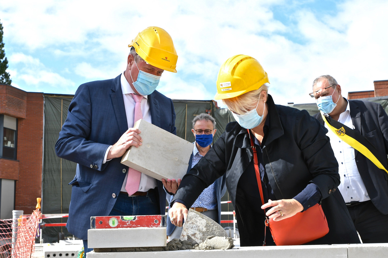 Motena legt eerste steen van de uitbreiding voor rusthuis Sint-Henricus ...
