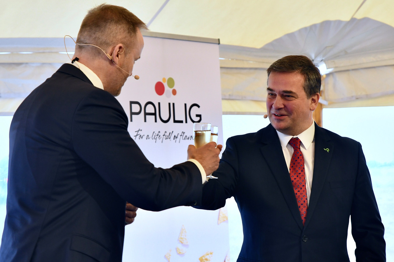 Hier rollen jaarlijks 200 miljoen tortilla’s van de band: Paulig opent ...