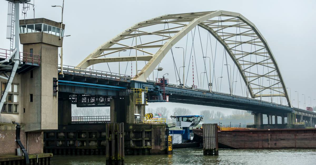 Merwedebrug (N3) weer open na slagboomstoring | Dordrecht | AD.nl
