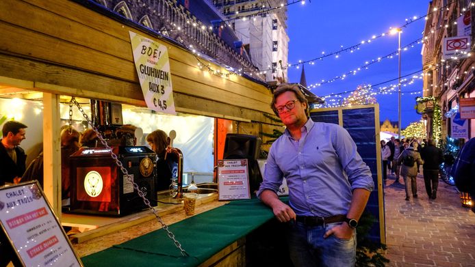 Kerst in Ieper, met kraampjes op Kiekenmarkt, wél succes op zaterdag ...