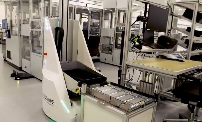 Máxima opent vanuit werkkamer Amerikaanse vestiging van Prodrive in Son ...