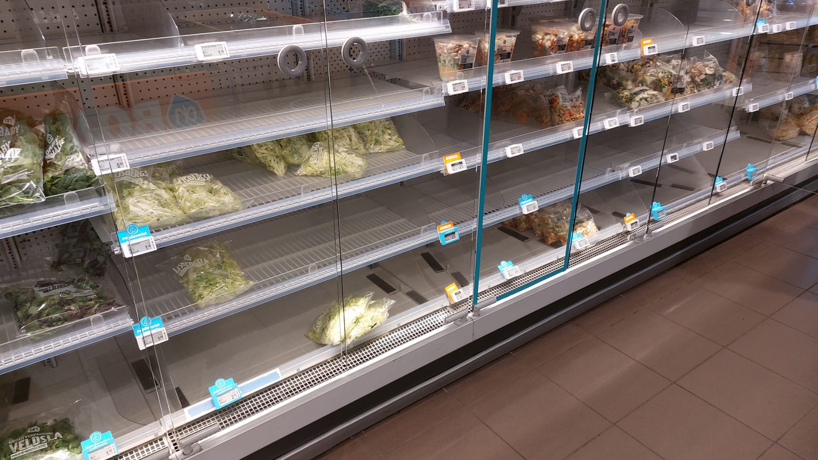 Pijnlijk lege schappen bij Albert Heijn: steeds meer boodschappen raken ...