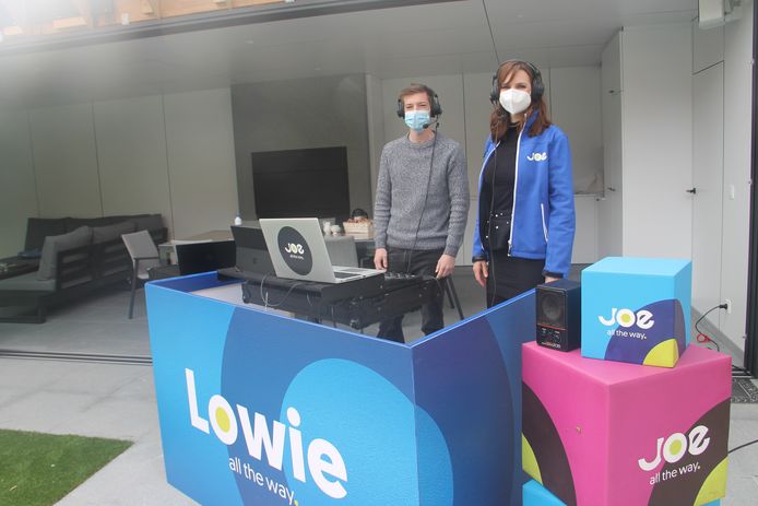 Zus verrast Emelgemnaar met ‘Koeriers van Plezier’: Joe laat Lowie (23 ...