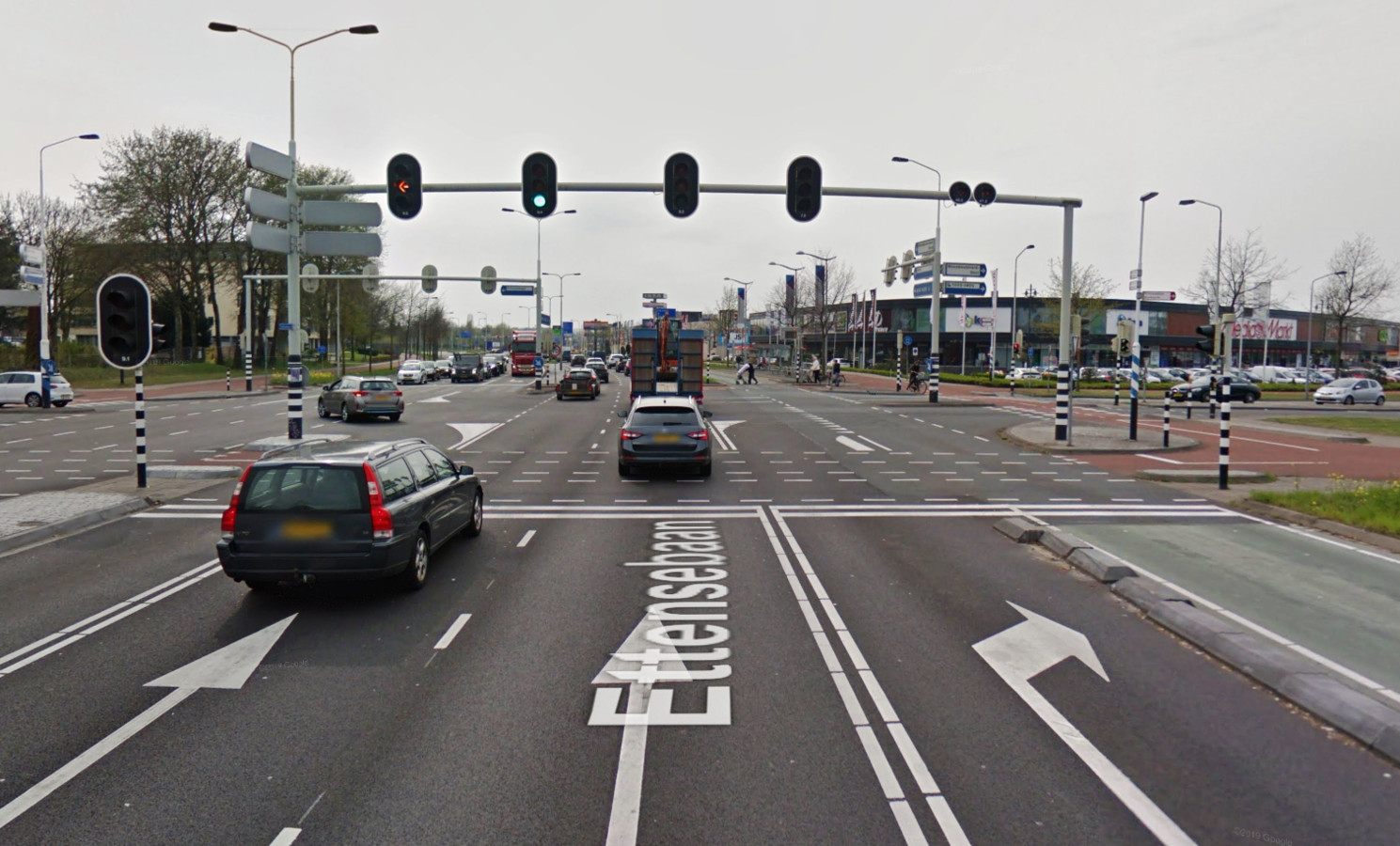 Breda pakt haperende verkeerslichten kruispunt Ettensebaan eindelijk aan | Foto | bndestem.nl