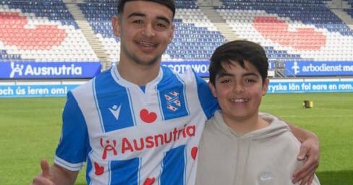 Arnhems talent Eser Gurbuz (16) tekent driejarig contract bij SC ...