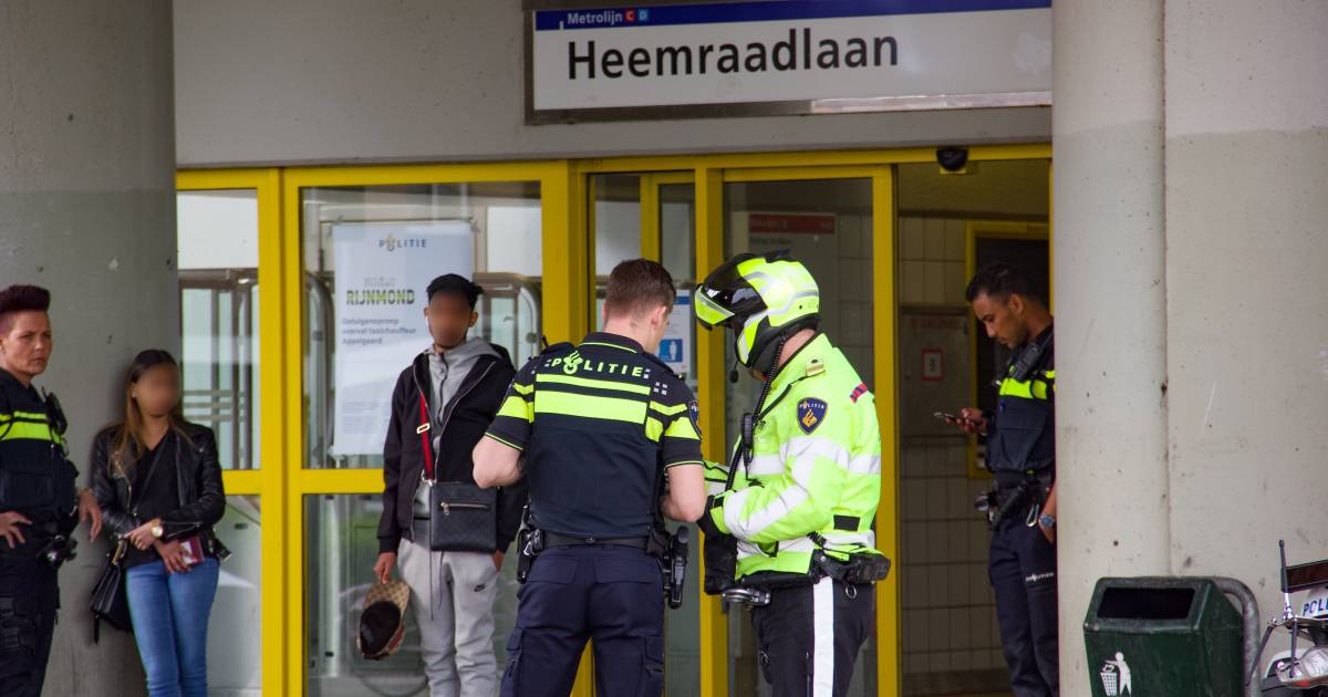 Politie mag nog een half jaar preventief fouilleren: ‘Genoeg wapens ... Politie mag nog een half jaar preventief fouilleren: ‘Genoeg wapens ...