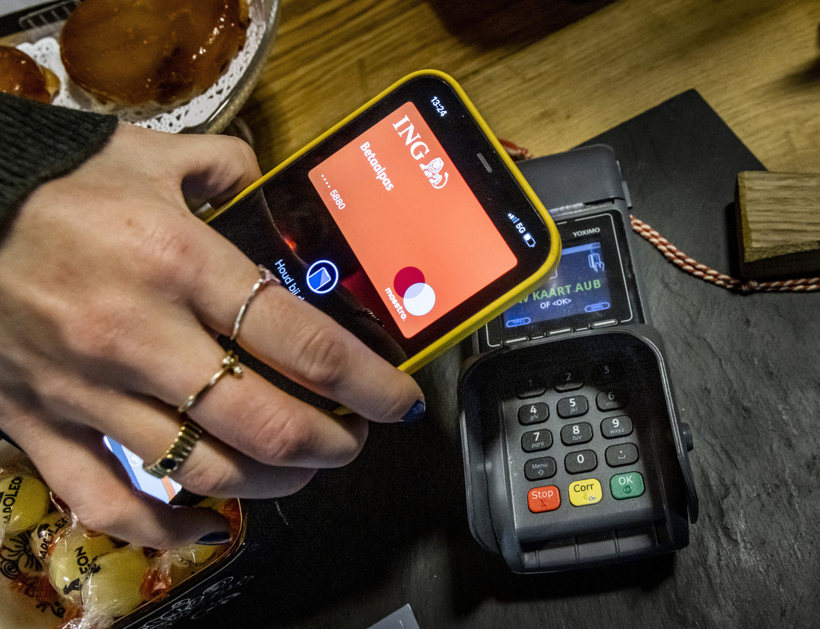 Pinpas aan kassa raakt uit de gratie, betalen met smartphone beleeft ...