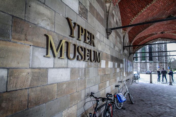 Volg een rondleiding in het gemeentehuis van Langemark-Poelkapelle en ...