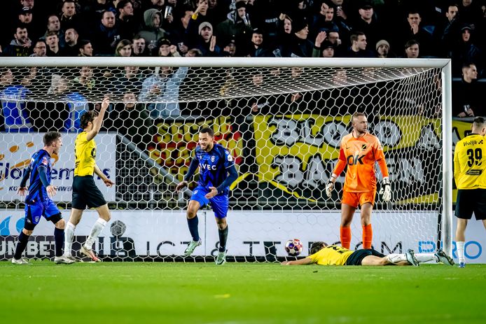 Verdedigend NAC verliest derby in eerste helft en krijgt loon van de ...