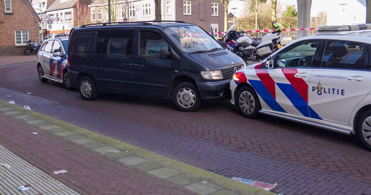 Politie rijdt auto met gestolen kentekenplaten klem in Helmond | 112 ...