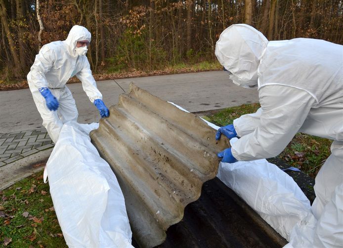 Recyclagepark verkoopt beschermingsset en zakken voor asbest | Wetteren ...