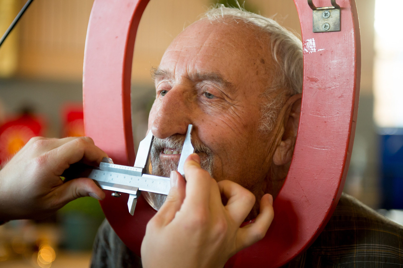 Deze Nederlander heeft de grootste neus ter wereld | Foto | hln.be