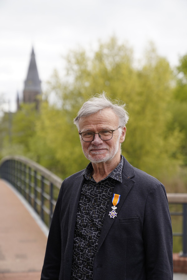 Een welverdiend lintje voor de hulpsinterklaas en nog negen Steenbergse ...