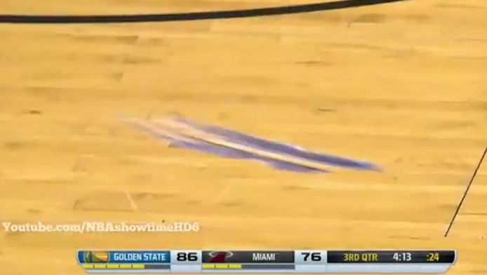 LeBron James laisse une trace de gomme sur le parquet | Home | 7sur7.be