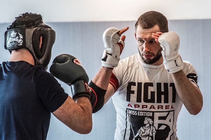 MMA-wereldkampioen nederiger dan ooit: ‘Mijn ego werd te groot, ik ...