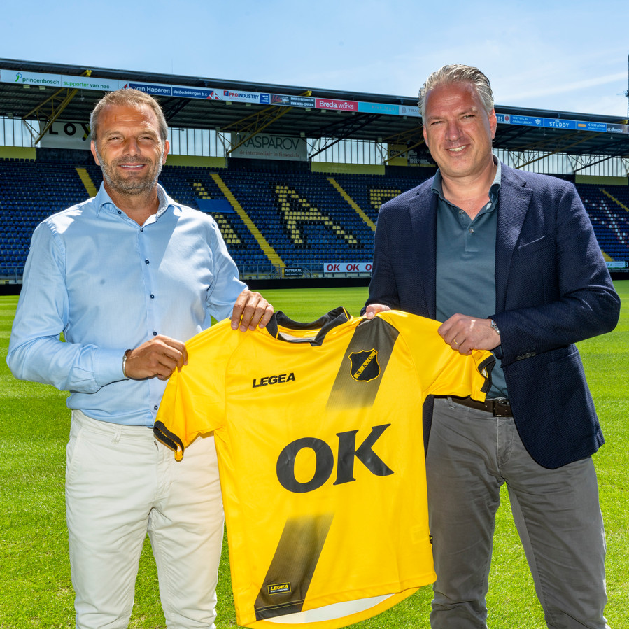 Bewaking bij huis NAC-trainer Maurice Steijn na mogelijke dreiging van ...