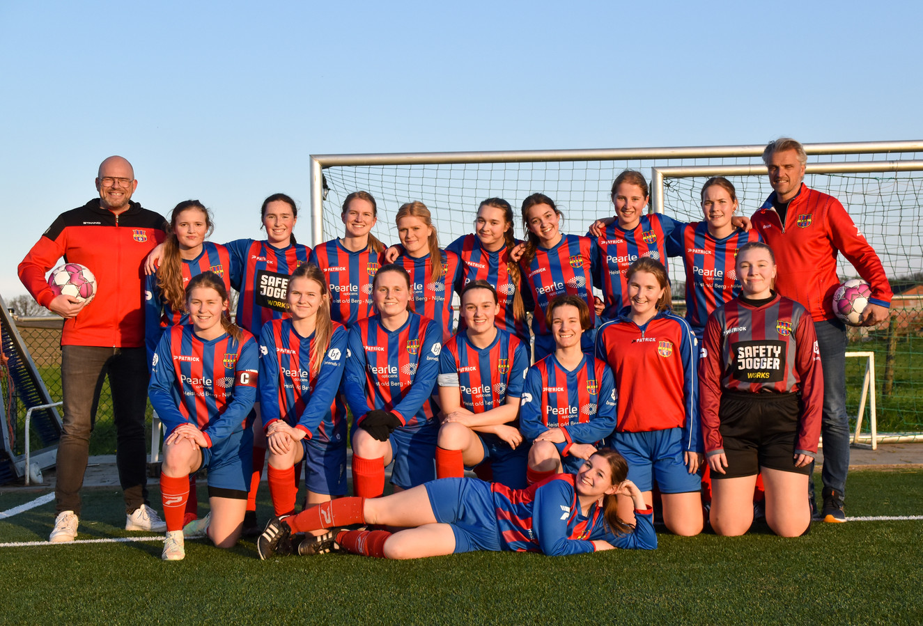 Dries Daems (50) richtte voetbalploeg op voor zijn dochter en stopt nu op hoogtepunt: “Ik word ...