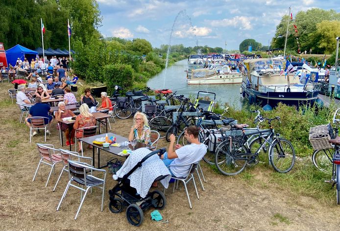 IN BEELD. Kajakken, muurklimmen of gezellig eentje drinken langs het ...