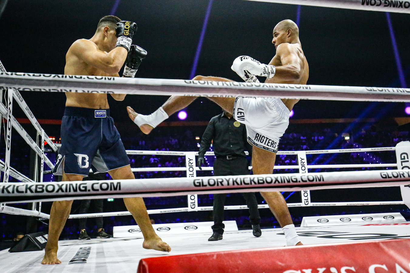 Kickbokser Levi Rigters had last van paniekaanvallen: ‘Dat je altijd ...