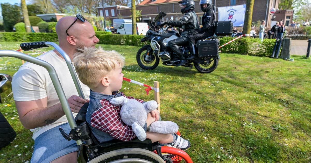 Ruim 200 ronkende motoren voor de zieke Boaz (3): ‘Je weet, hij zal ...