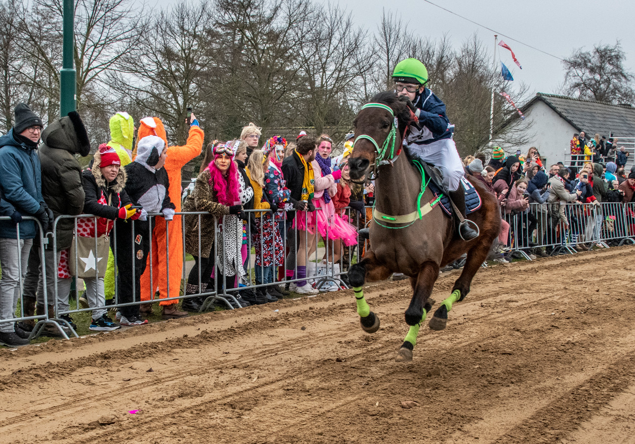 13-jarige Dylano van Nunen is nieuwe Koning van de Metworst | Foto ...