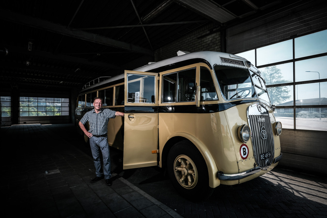 Kijk- en leesboek vol historie over reizen met de bus van de Gelderse ...