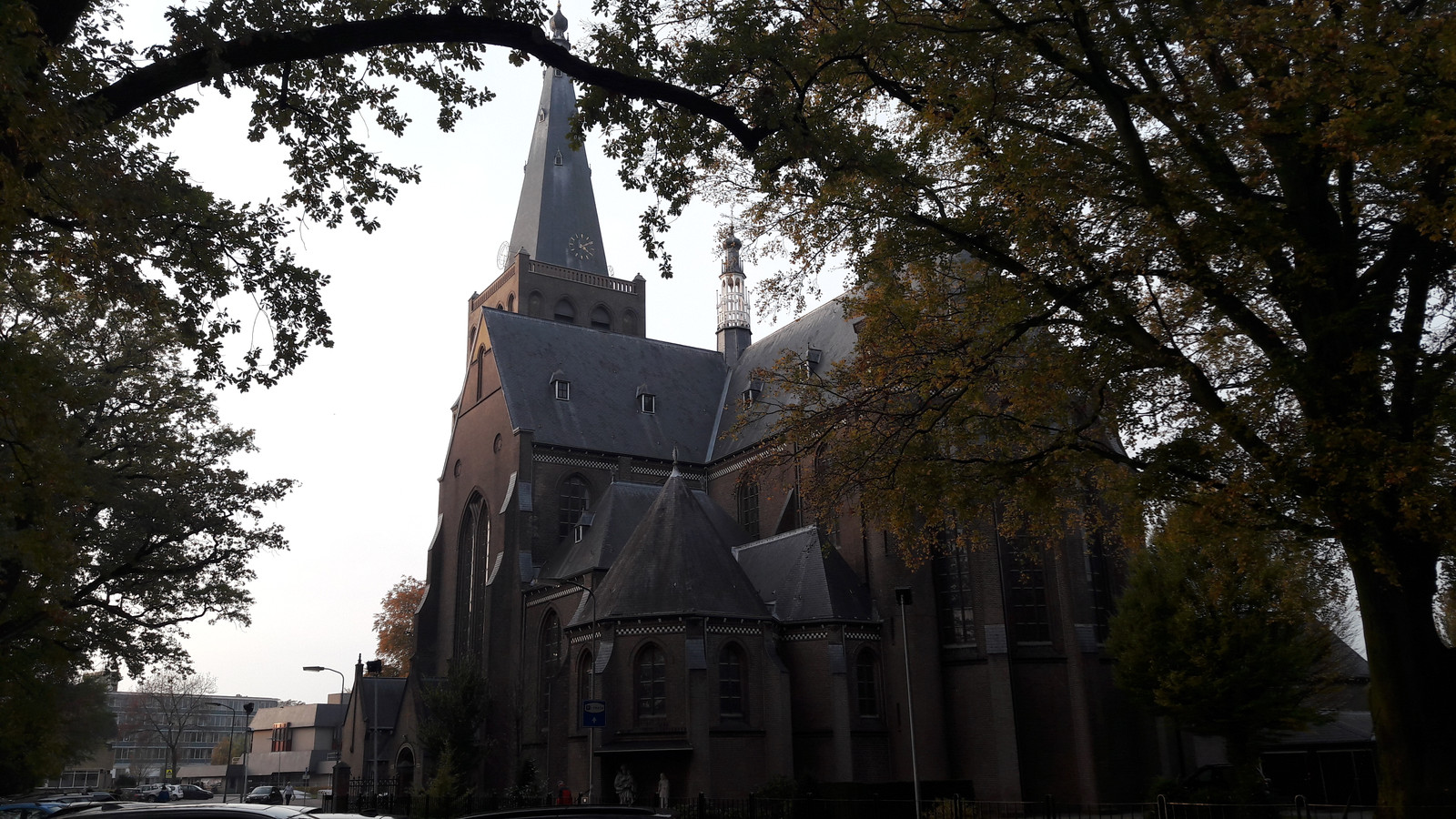 Krimpende kerk: minder mensen, minder geld en minder gebouwen | Foto ...