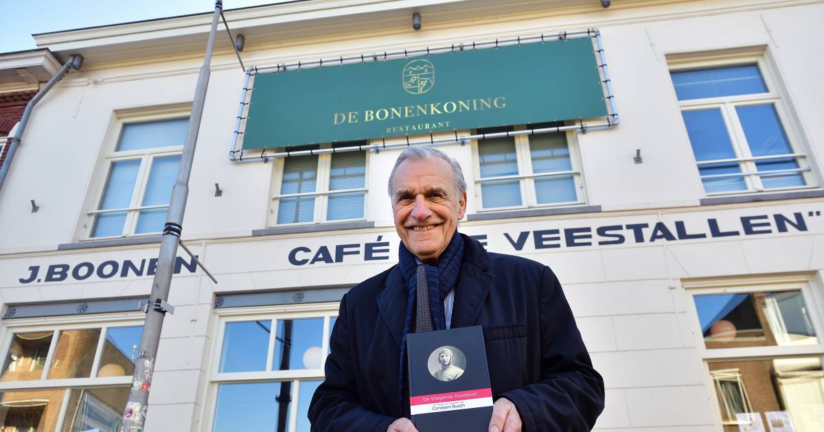 In ‘De Vliegende Doodskist’ eert zijn kleinzoon brokkenpiloot Pinneke ...