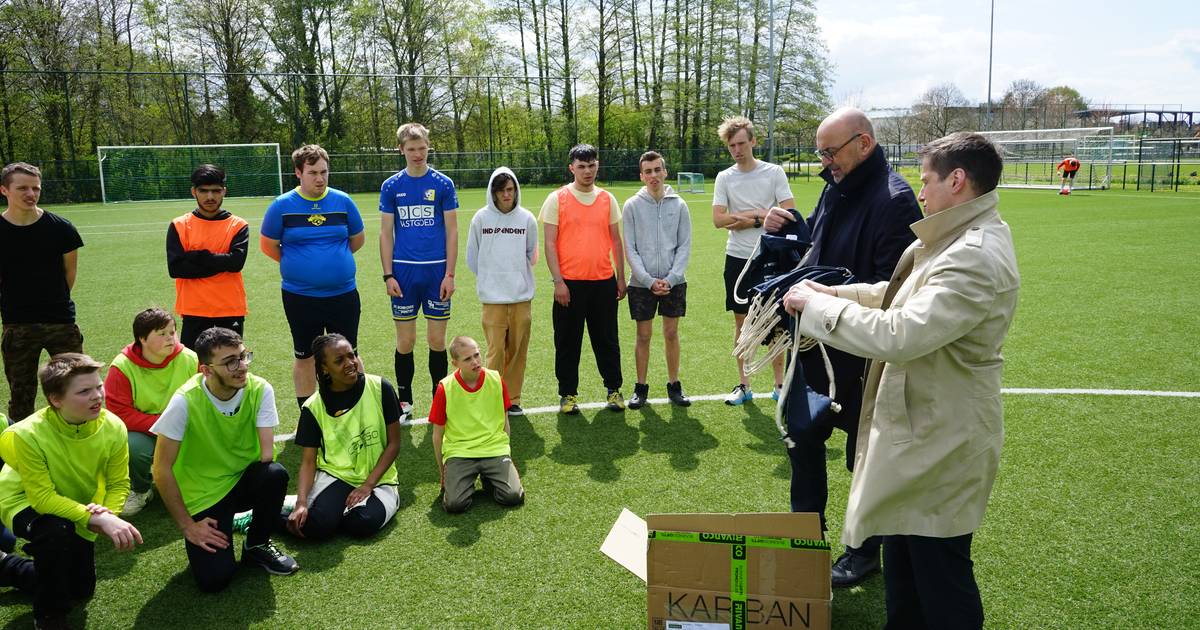 Leerlingen SBSO Baken worden dagje ondergedompeld in voetbalwereld bij ...