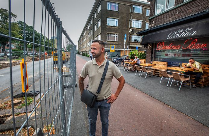 Over lengte van 800 meter gaan er in Transvaal joekels van buizen de ...