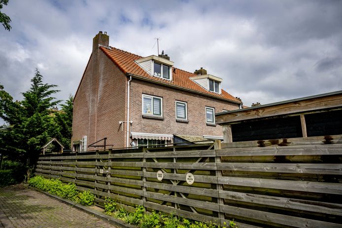 Zwaargewond meisje (10) was volgens pleegouders tot twee maal toe van trap gesprongen ...