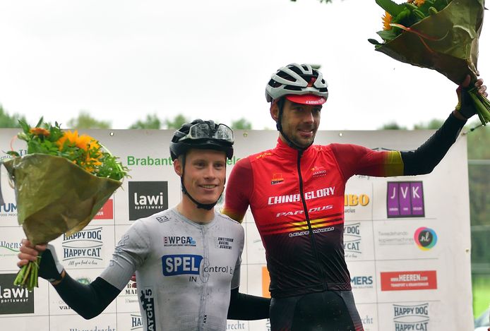Wielrenner Van Belle (24) onverwacht overleden: ‘Bas laat een grote ...