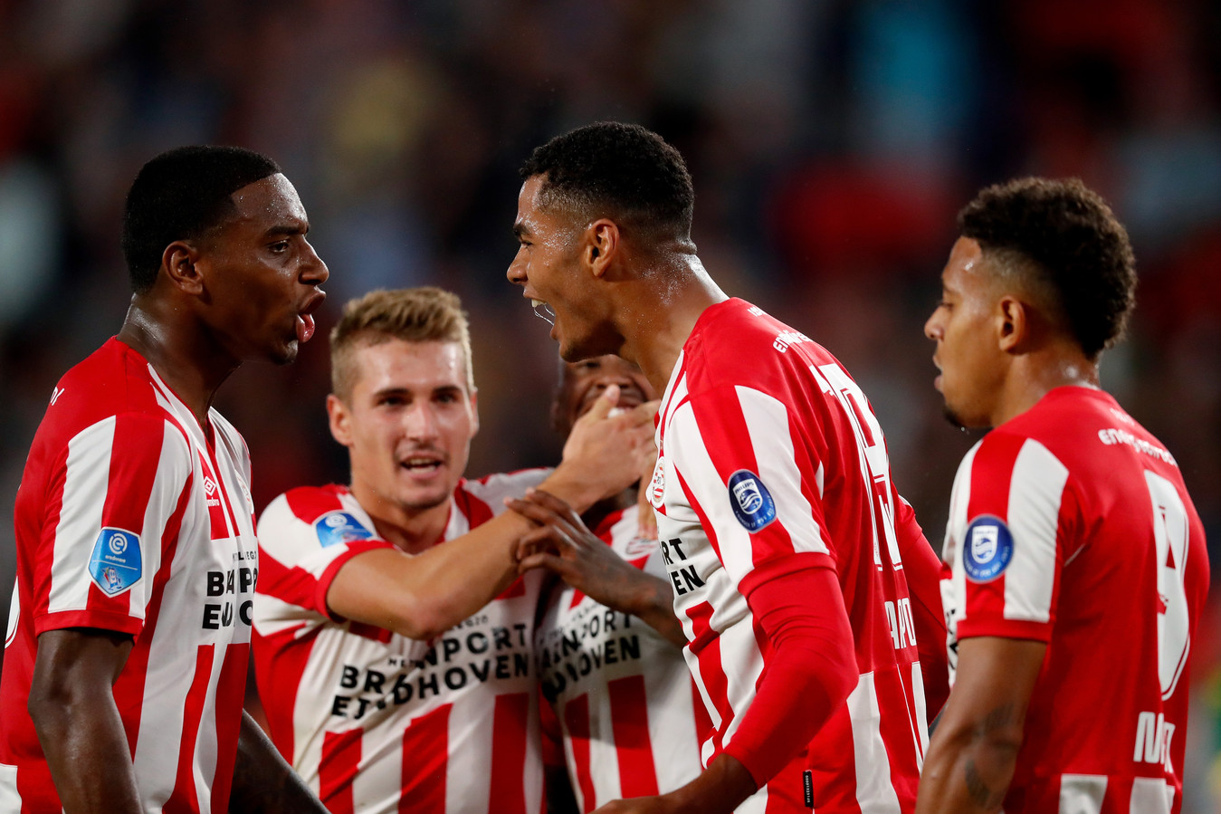 PSV scoort nog altijd moeizaam, maar verdrijft de zomerse zorgen | Foto | ed.nl