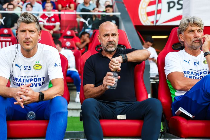 Peter Bosz maakt nu echt een duidelijke schifting bij PSV: talenten gaan stilaan terug naar ‘de ...