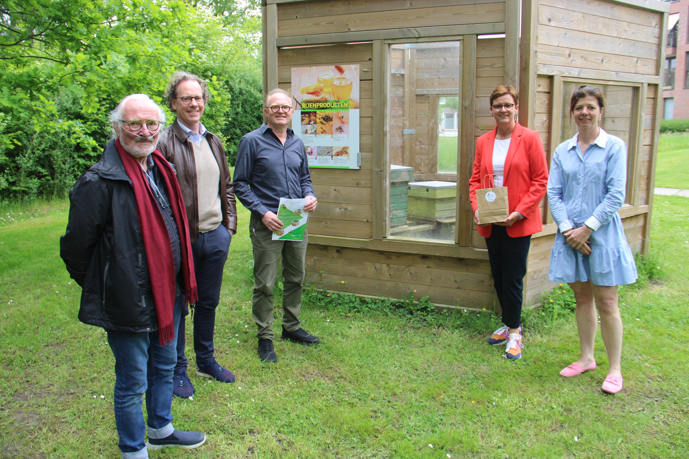 Van bijensafari tot speciale fietsroute: Izegem viert Week van de Bij ...
