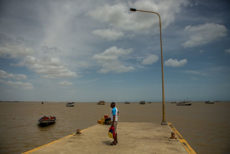 Venezolanen vluchten massaal naar Curaçao, weg van de armoede en het ...