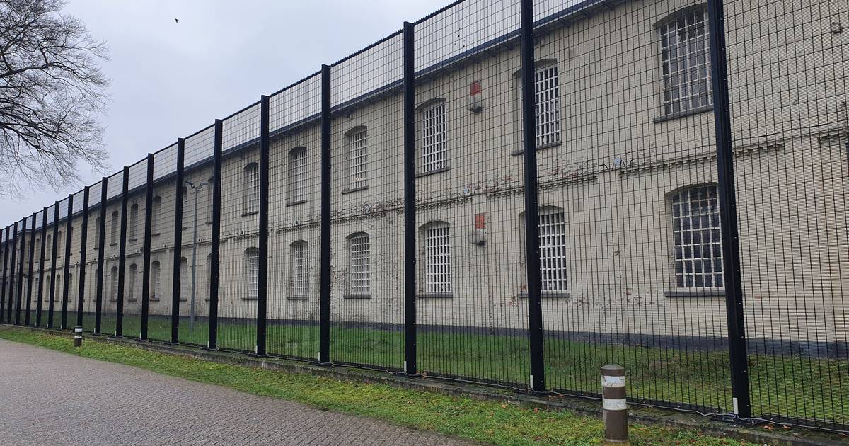 Nu al 44 gedetineerden besmet met corona in gevangenis van Merksplas ...