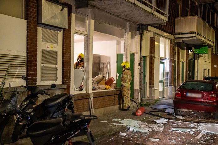 Explosie door deodorantbus blaast ramen uit pand in Rotterdam-Centrum ...