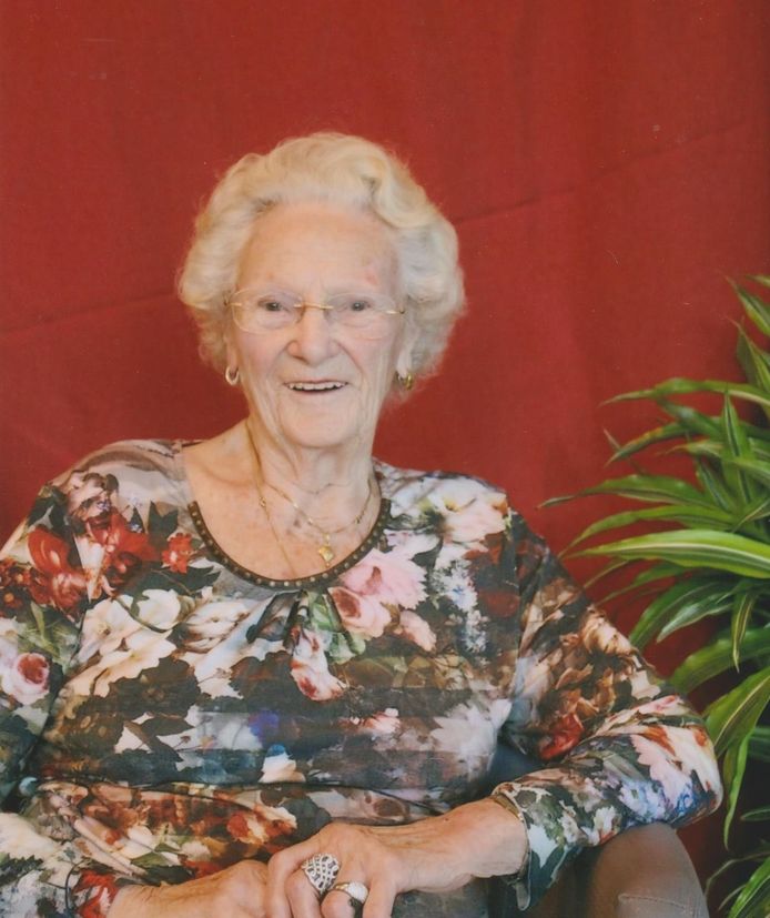 Stephanie (96) overleefde 75 jaar geleden bominslag op Cinema Rex: “Ik ...