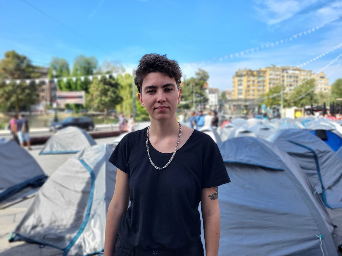 Dakloze asielzoekers willen zelfs na zware vechtpartij tentenkamp niet ...