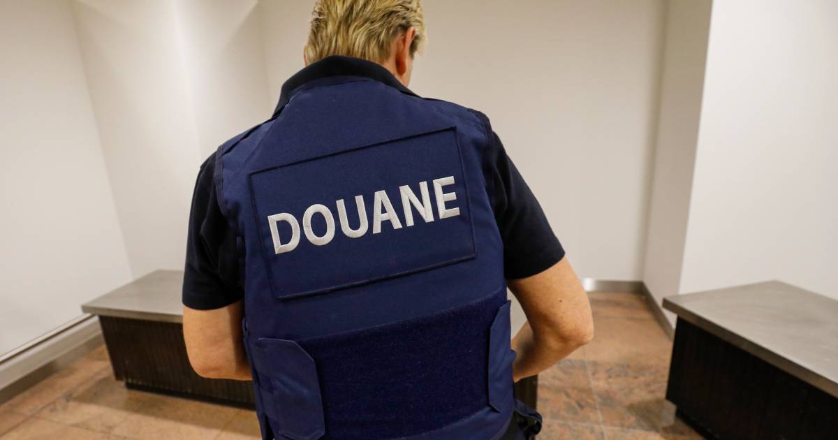 Des masques et des gants pour les douaniers des aéroports belges ...