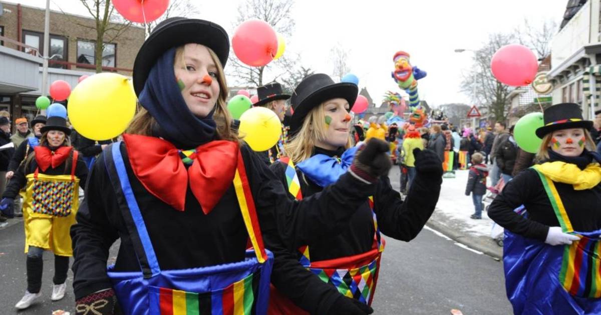 Carnaval in tent bij zwembad | Losser | tubantia.nl