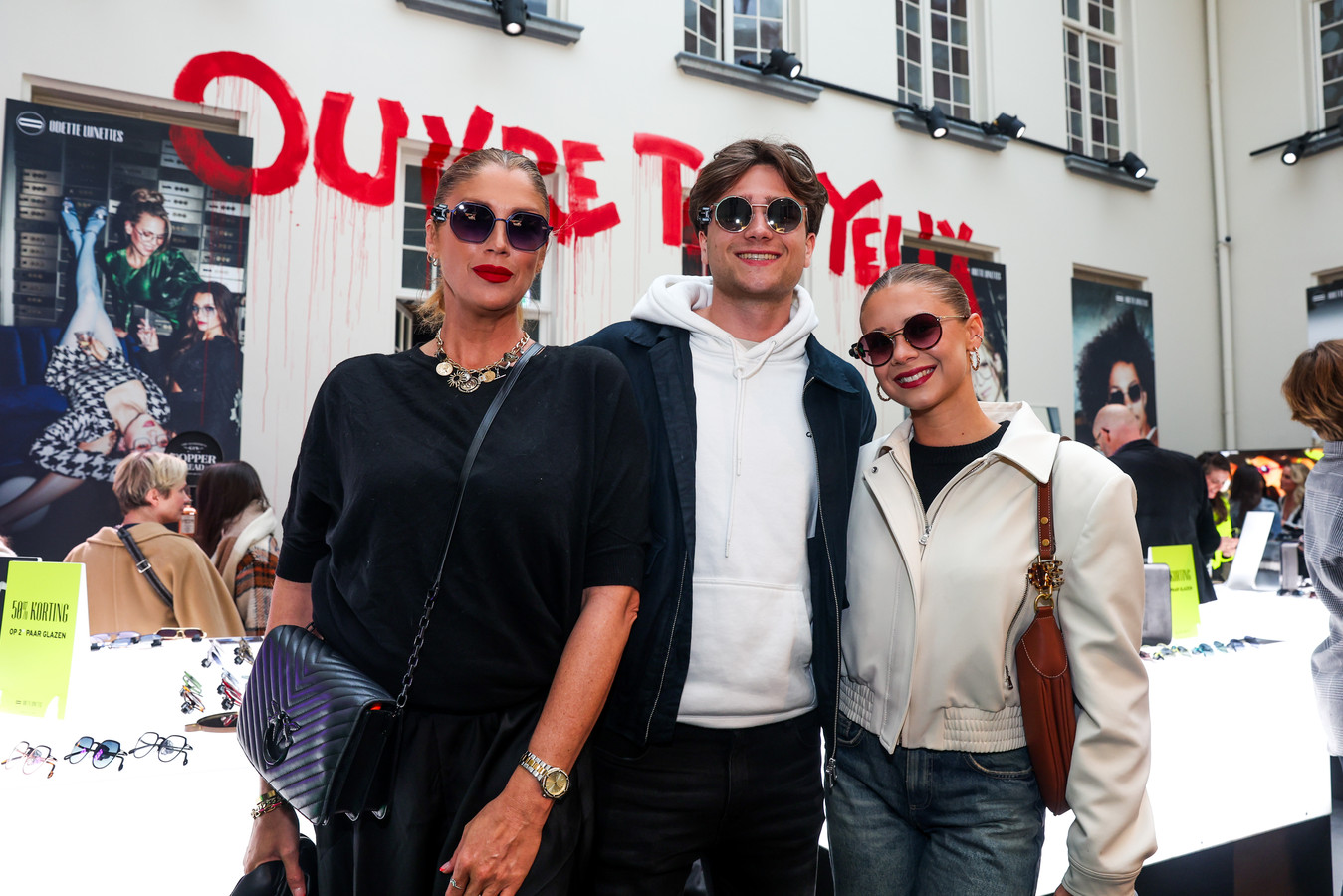 IN BEELD. Eline De Munck stelt eerste ‘Rock Werchter’-zonnebrillen voor ...