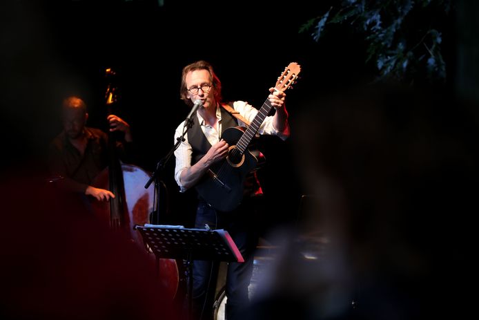 Charmante chansonavond tijdens ‘Place Musette’ met Derek en Rony ...