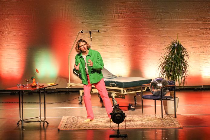 Teun Toebes in het theater: ‘Ons beeld van dementie is gifzwart ...