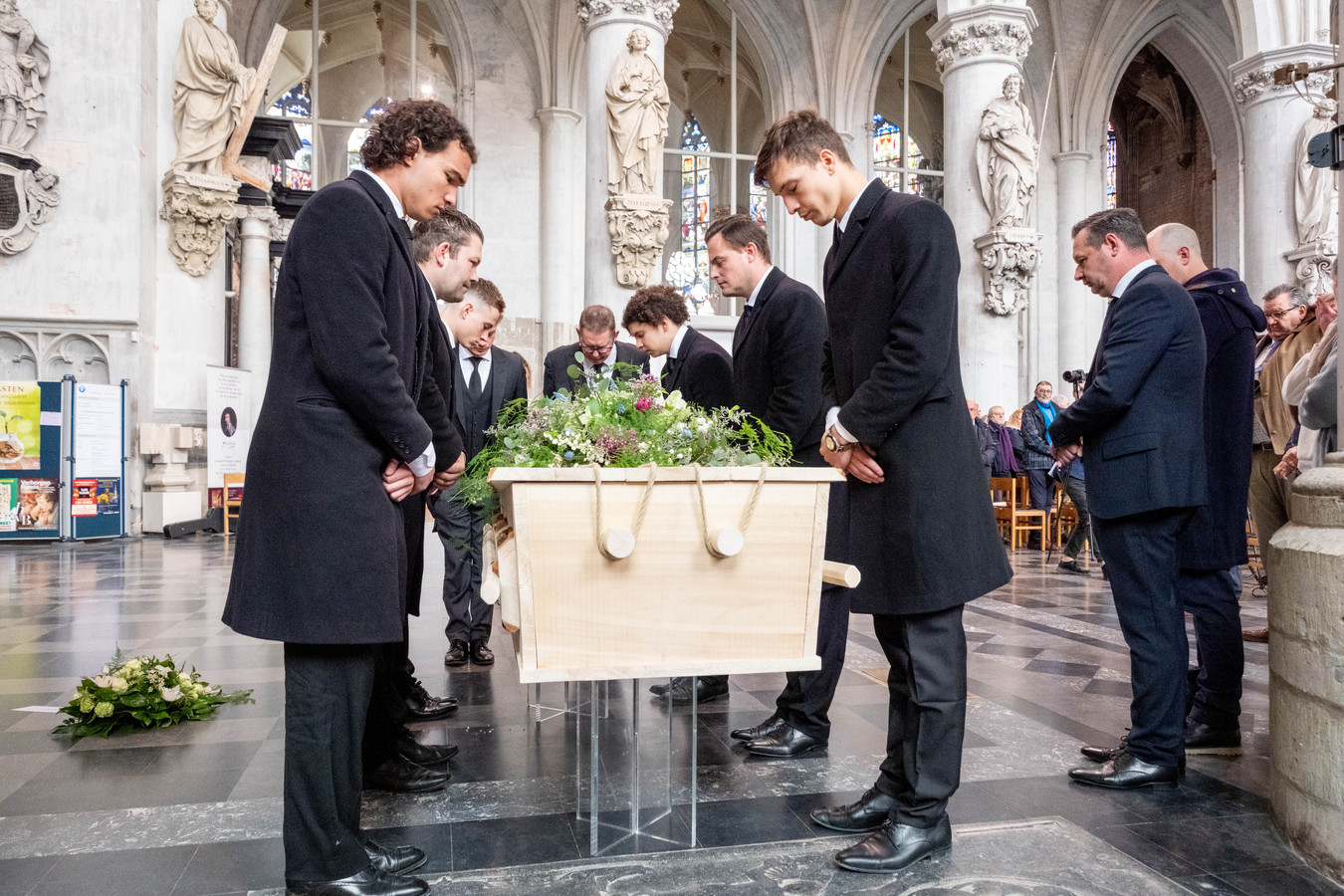 Begrafenisondernemer Stijn Perdieus organiseert uitvaart voor eigen ...