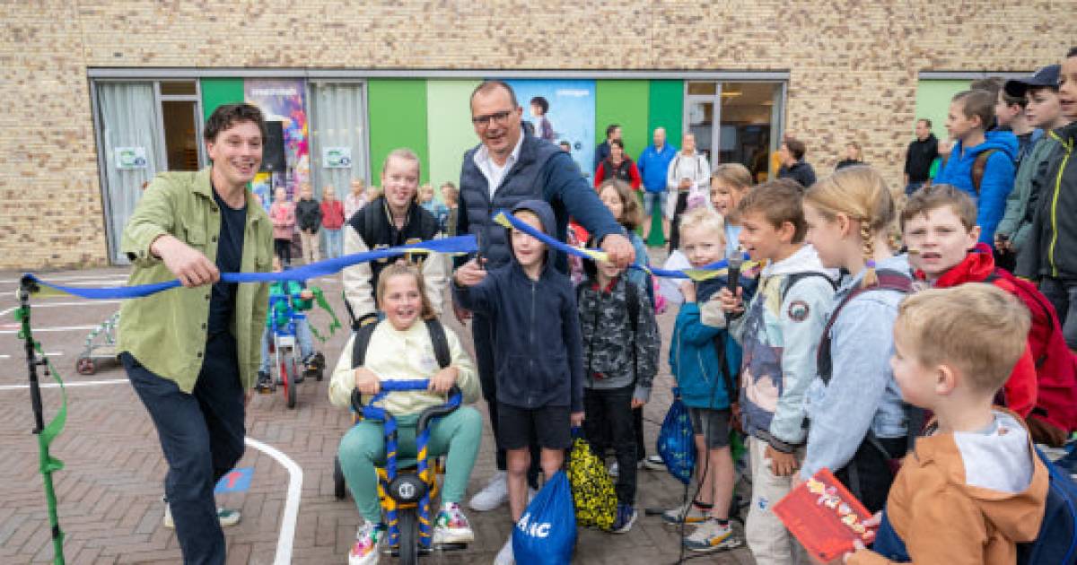 Oefenen met verkeerssituaties op het plein: school in Harmelen krijgt ...
