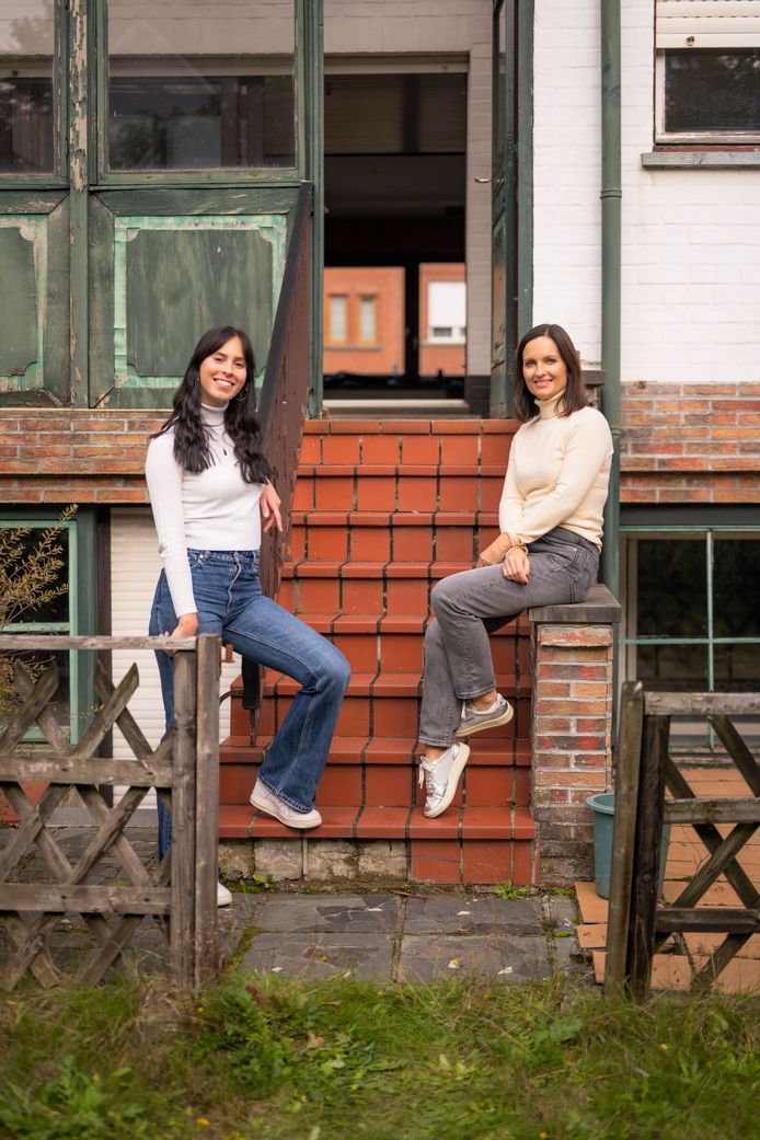 Eline en Zara bouwen bel-etage uit jaren ’60 om tot warm familienest ...